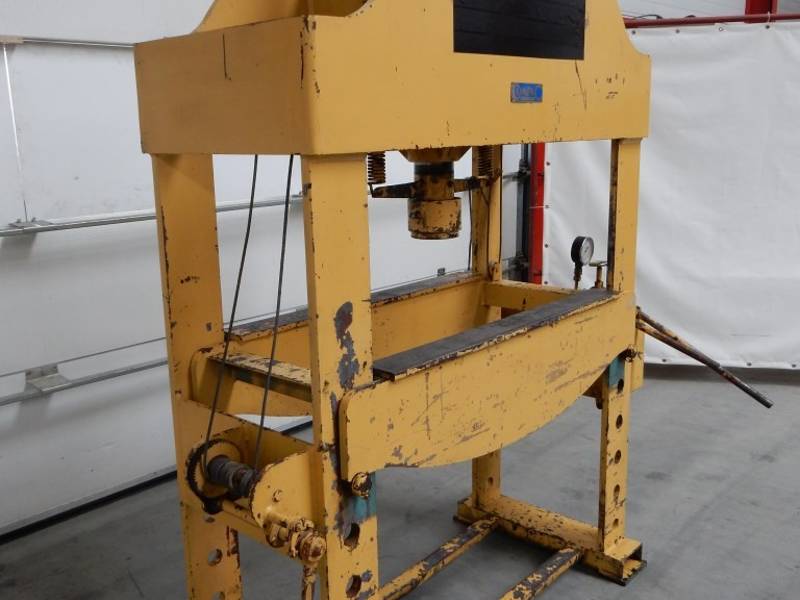 For sale: Used hydraulic workshop press Compac 125 Ton
