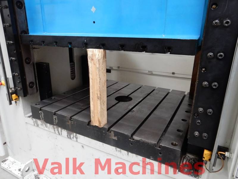 For sale: Used hydraulic double column press LVD 200T